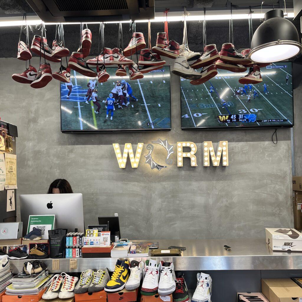 WORM OSAKA – 2,000족 이상의 스니커즈 보유! | スニーカー買取専門のWORM